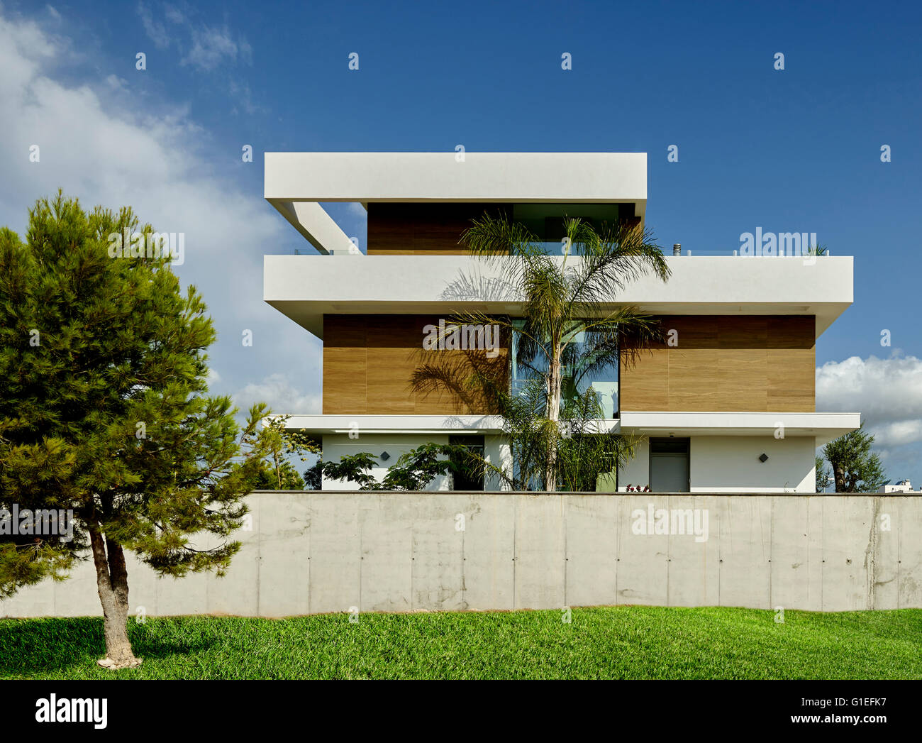 Modern exterior house hi-res stock photography and images - Alamy