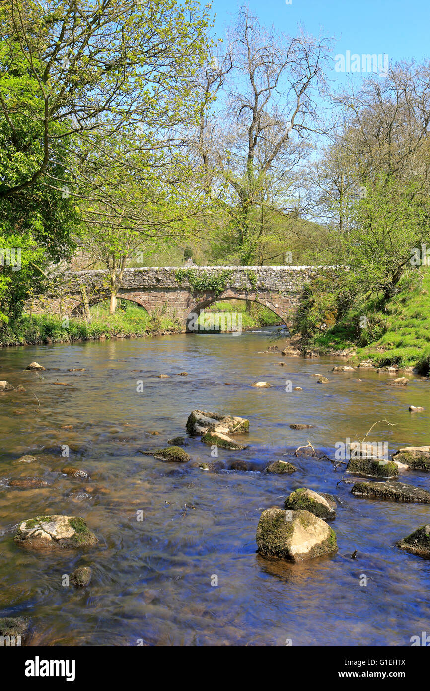 Viator's Bridge over the River Dove in Milldale, Dovedale, Peak ...