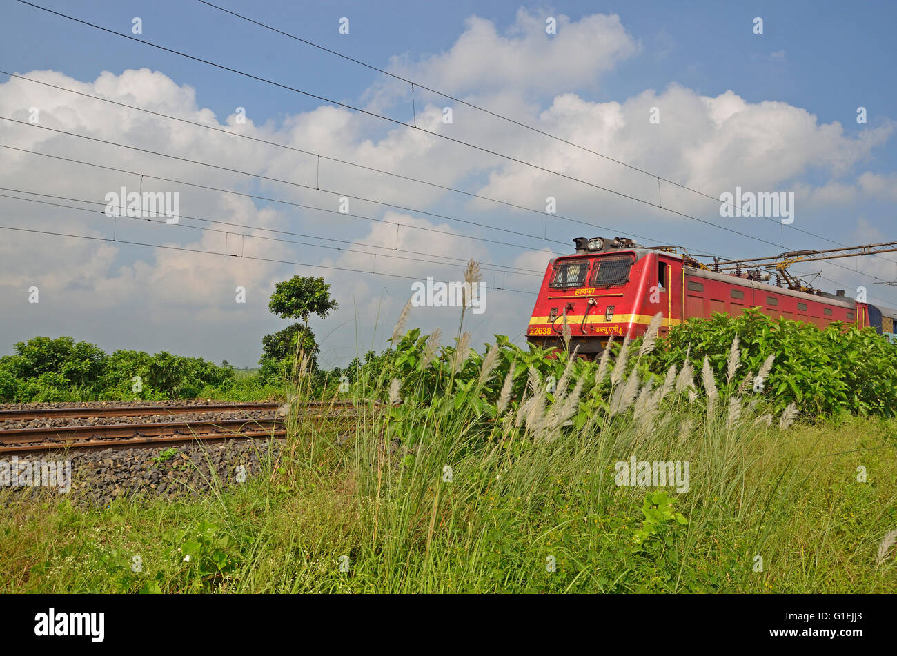WAP-4 class 5000 Horsepower electric locomotive of Indian Railways ...