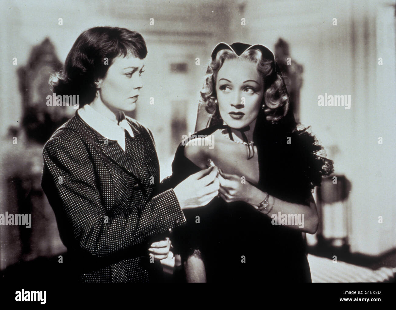 rote Lola, Die / Jane Wyman / Marlene Dietrich Stock Photo - Alamy