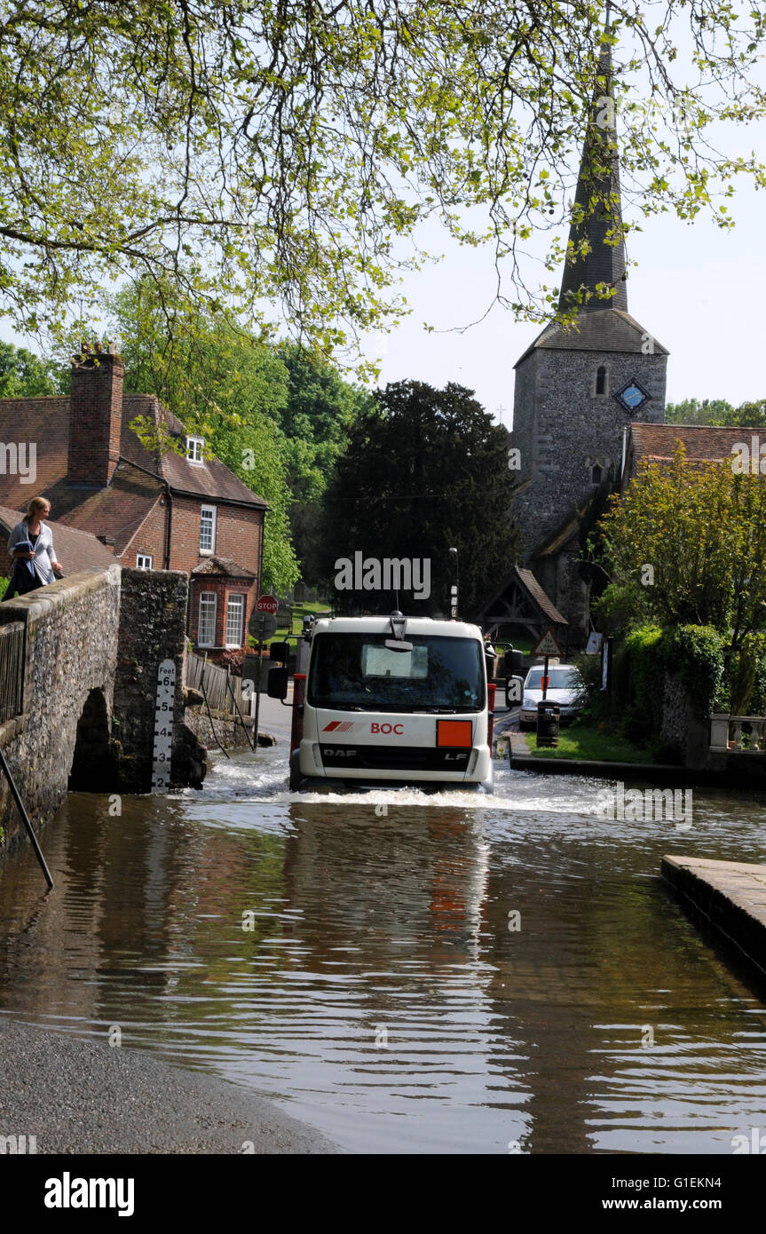 Ford across river hi-res stock photography and images - Alamy