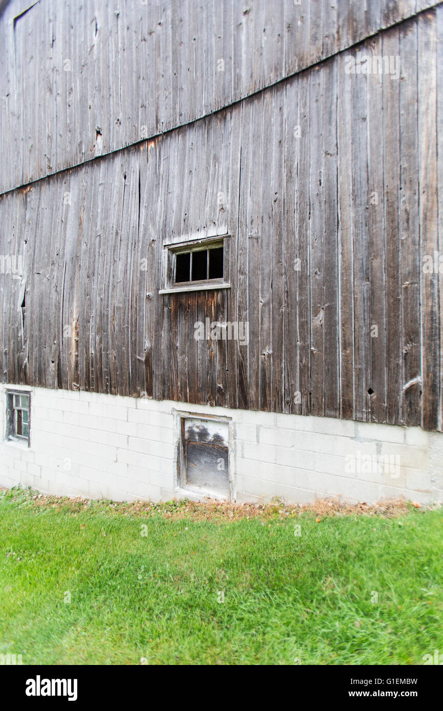 Farm barn doors hi-res stock photography and images - Alamy