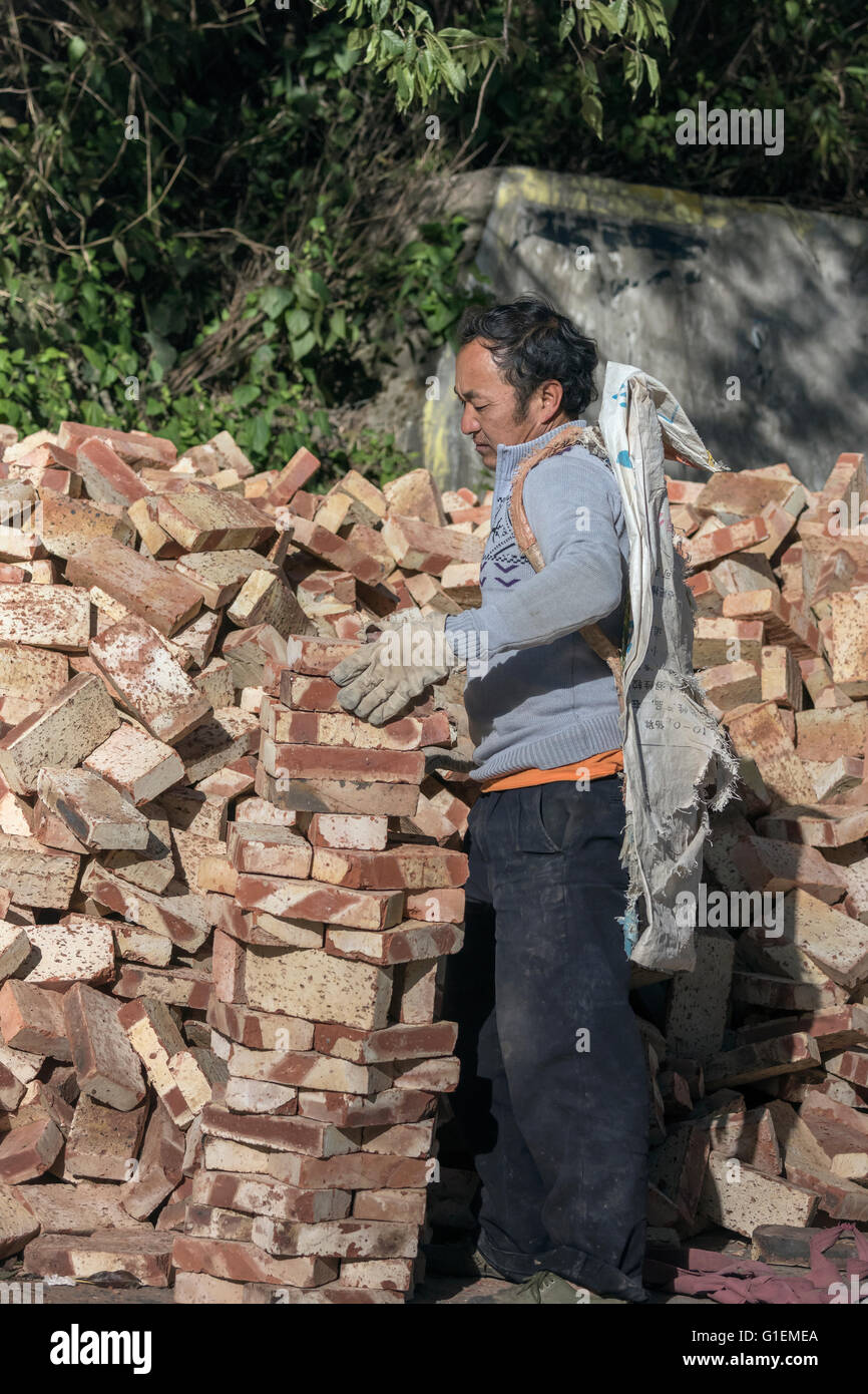 Construction labourer carrying hi-res stock photography and images - Alamy