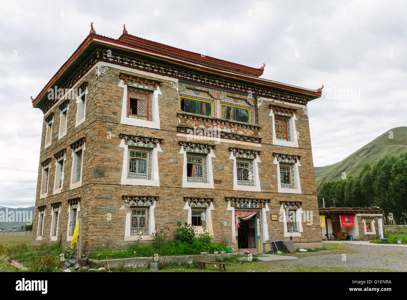 Traditional tibetan house hi-res stock photography and images - Alamy
