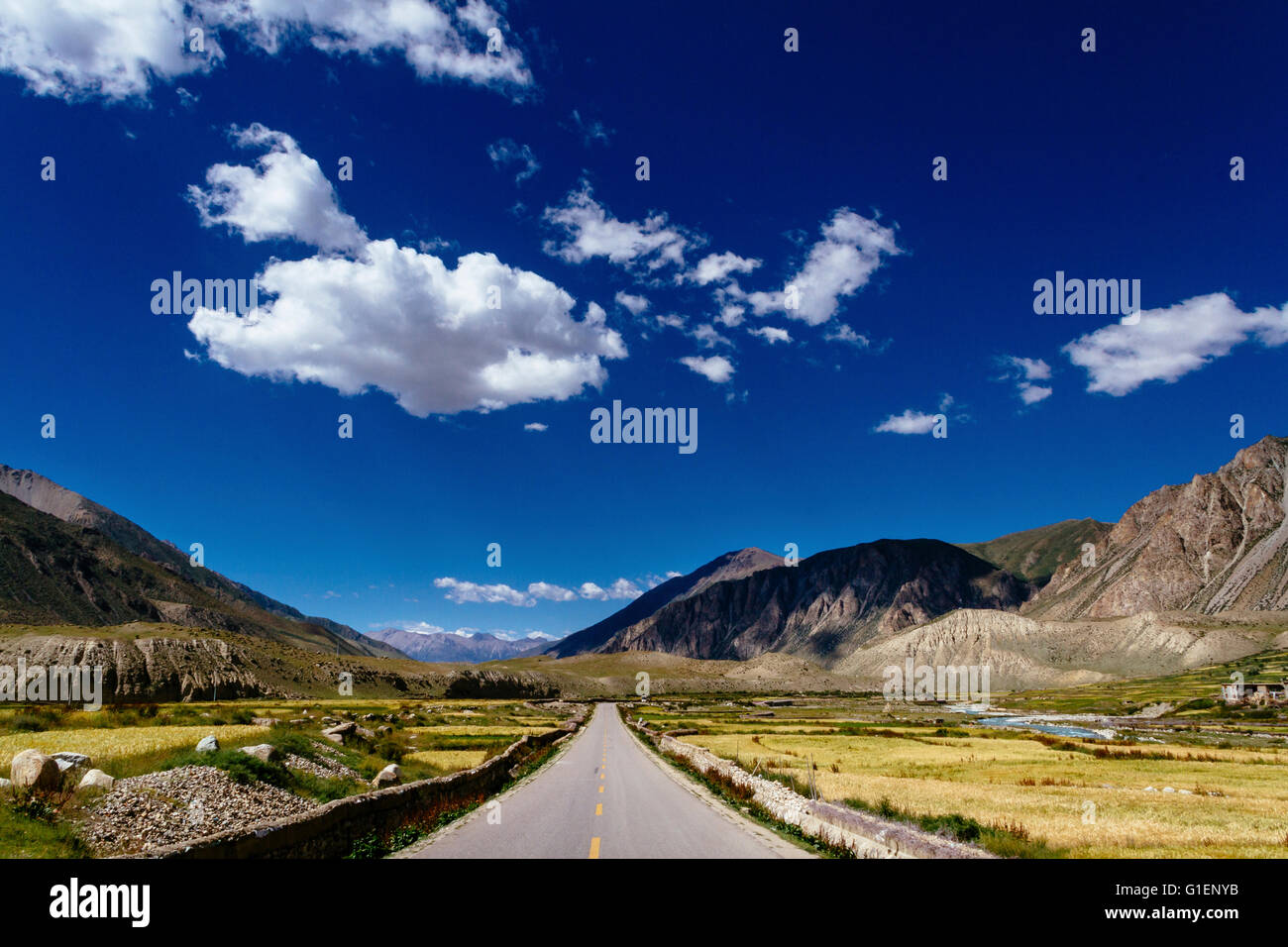 Tibet, China - The view of Chinese 318 National Road in the wild Stock ...