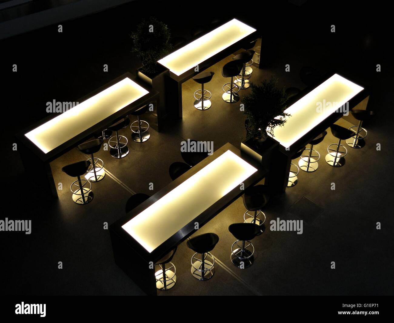 Empty bar bar hi-res stock photography and images - Alamy