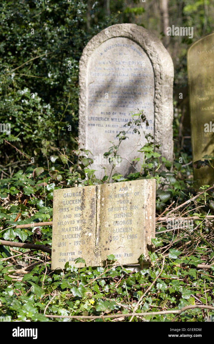 Open book monument hi-res stock photography and images - Alamy