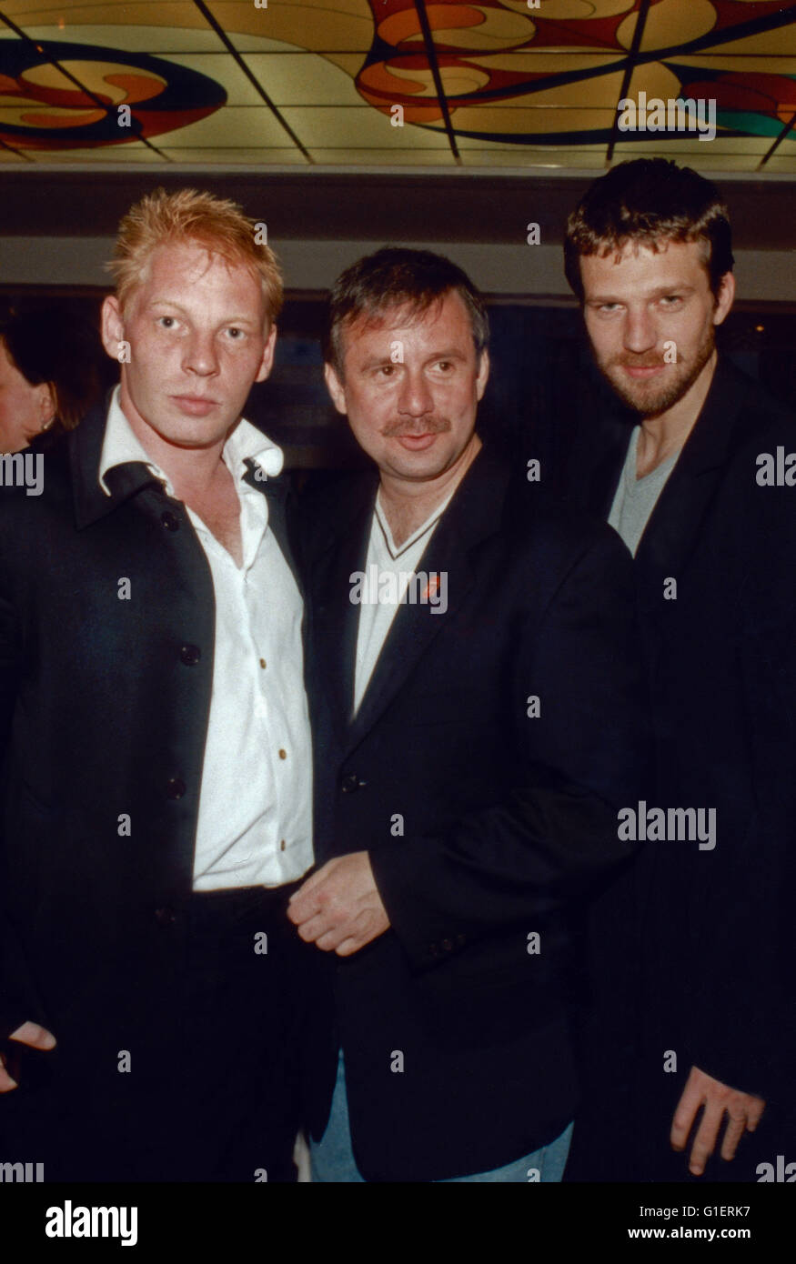 Die deutschen Schauspieler Ben Becker (links) und Joachim Krol (Mitte ...