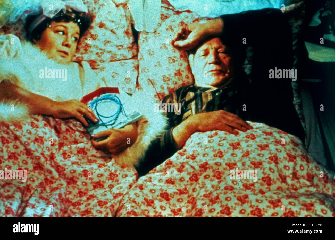 Looping, Deutschland 1981, Regie: Walter Bockmayer, Darsteller: Shelley Winters, Hans Christian ...