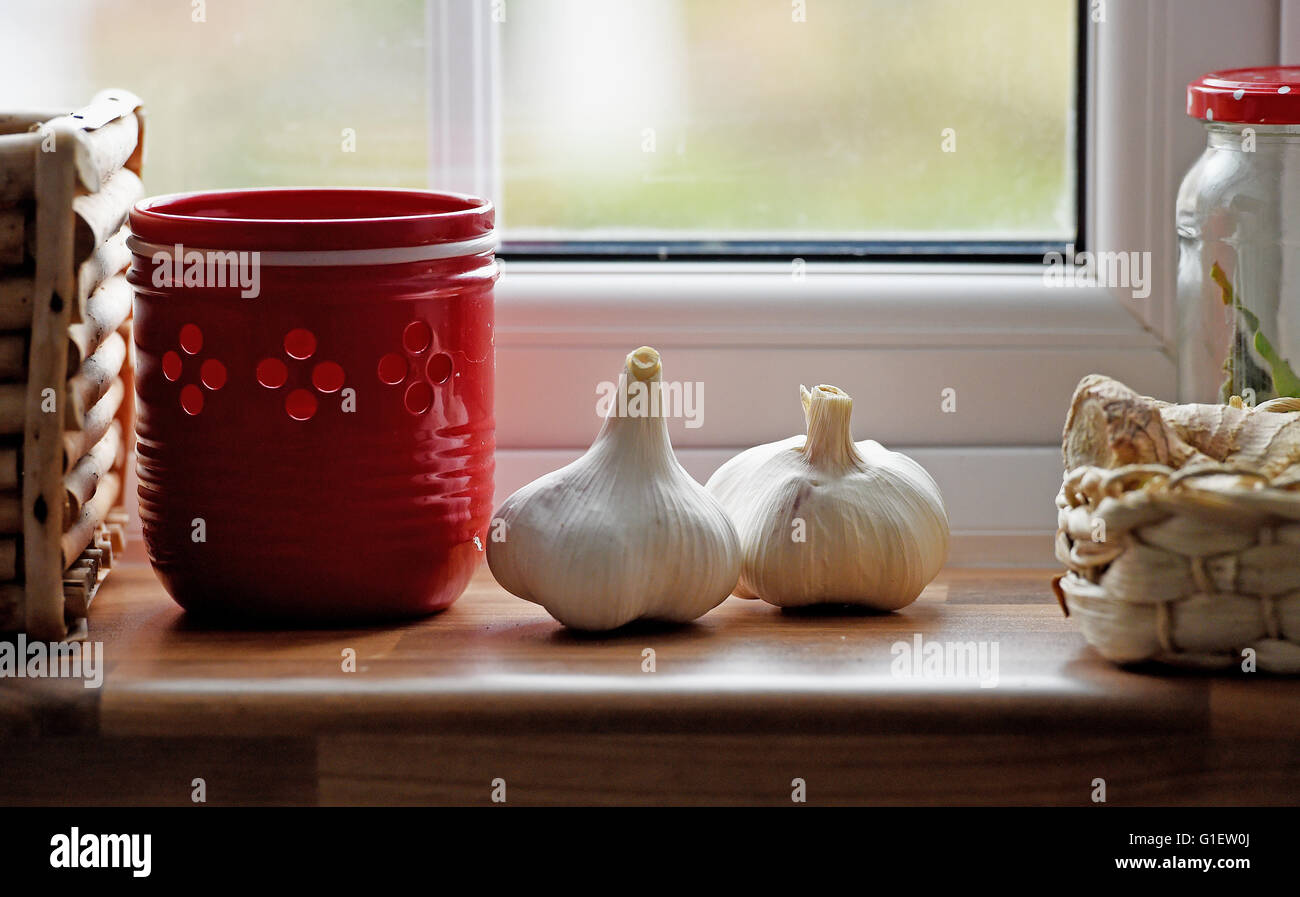 Garlic windowsill hi-res stock photography and images - Alamy