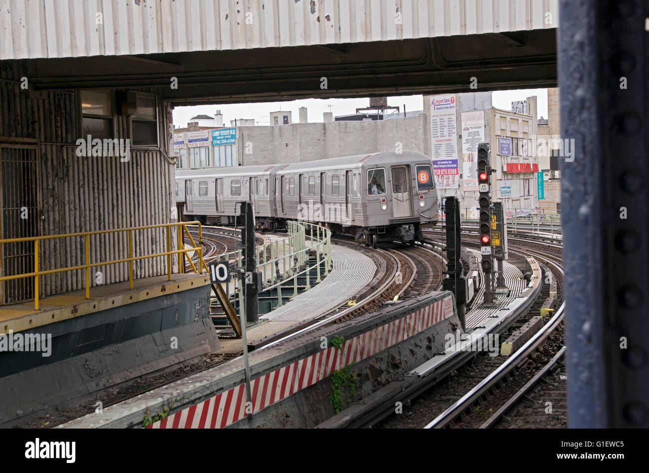Elevated subway High Resolution Stock Photography and Images - Alamy