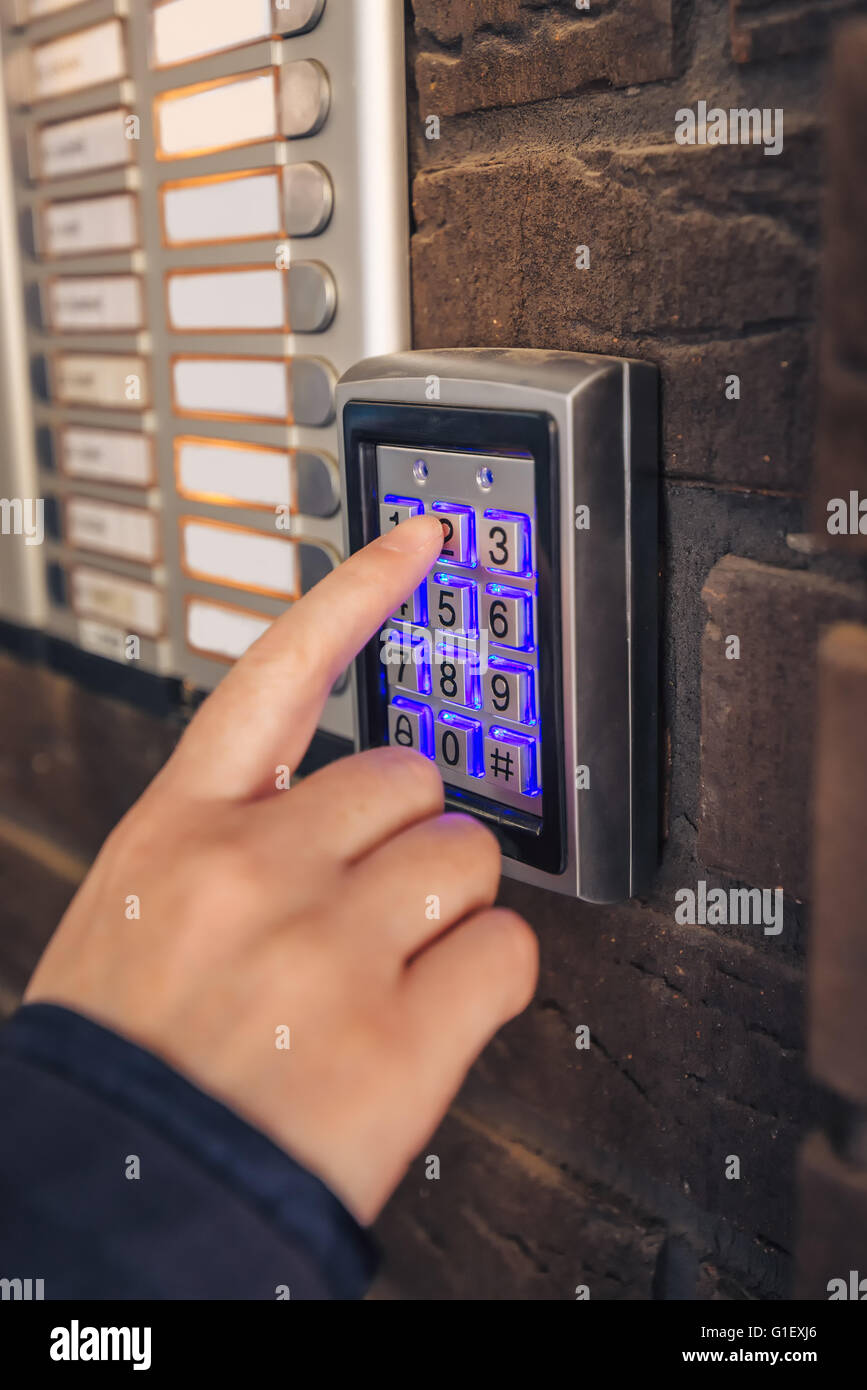 Open entrance door hi-res stock photography and images - Alamy