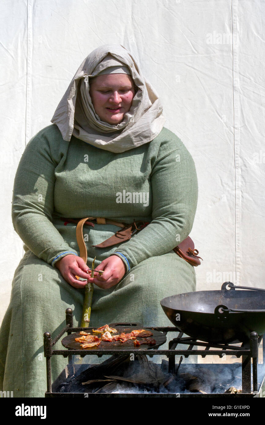 Medieval cooking hi-res stock photography and images - Alamy