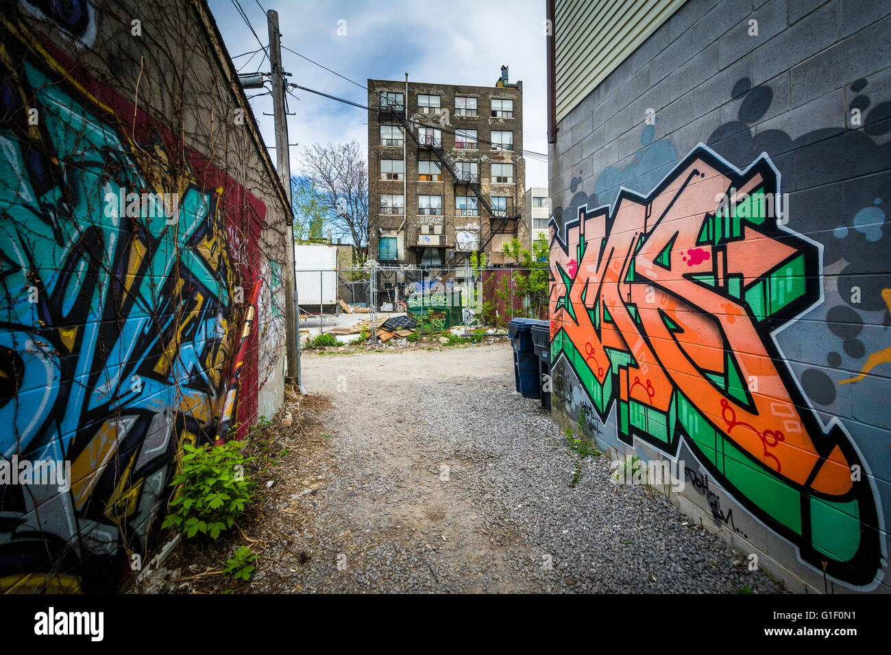 Graffiti in an alley in the Kensington Market neighborhood of Toronto ...