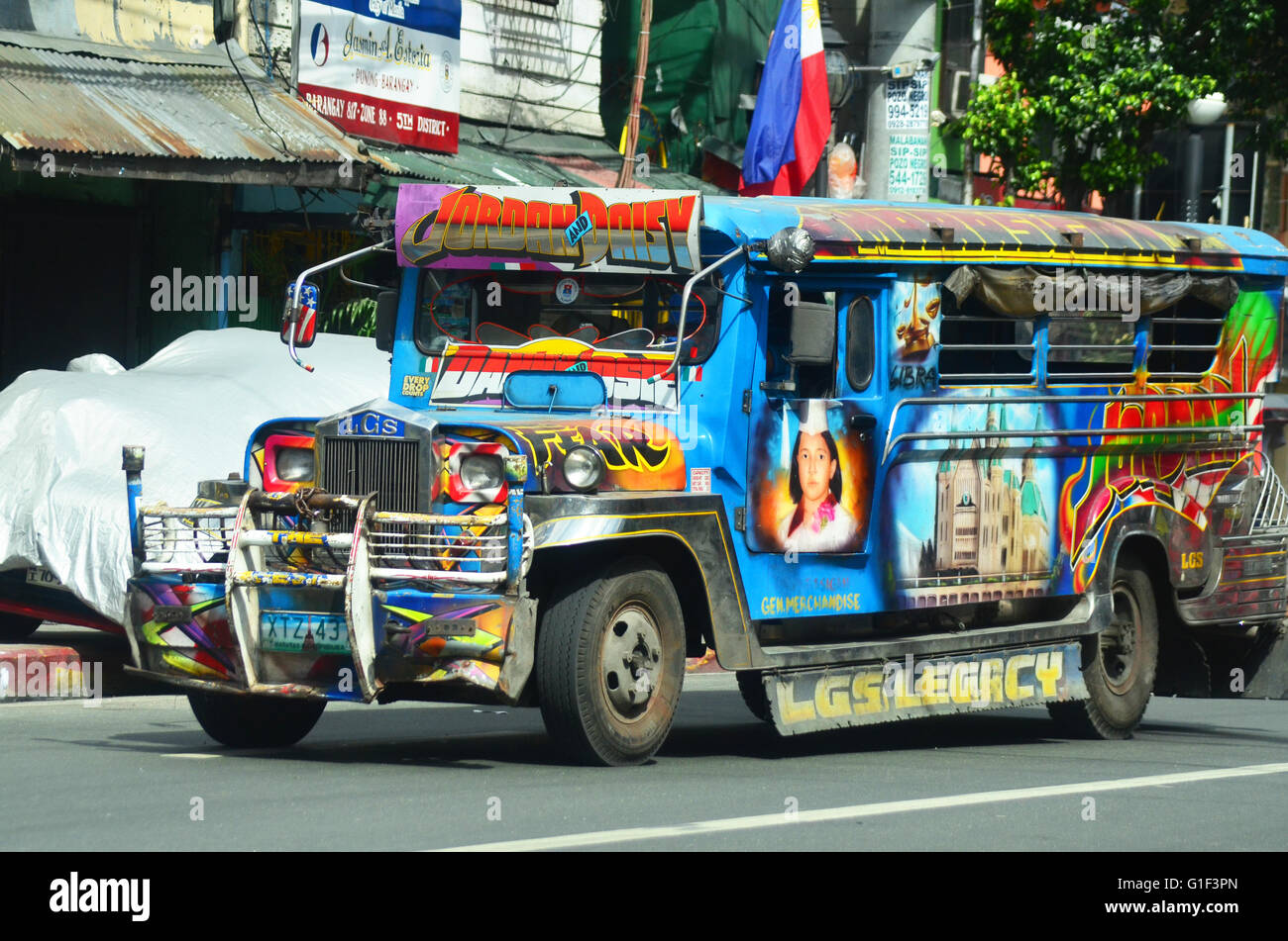 Colorful jeepney in Manila, Philippines Stock Photo - Alamy