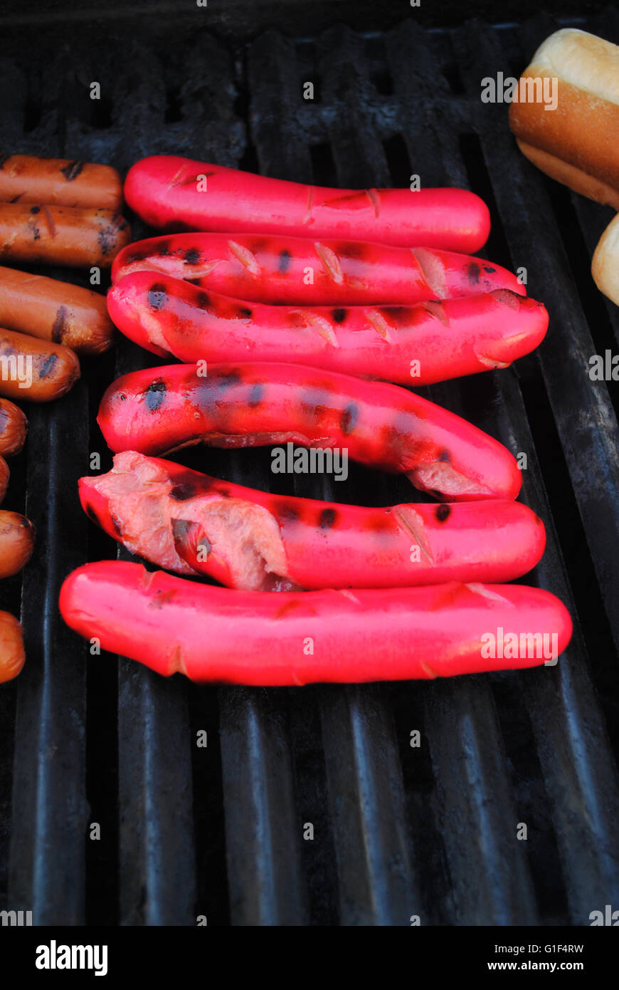 Red hot dogs hi-res stock photography and images - Alamy