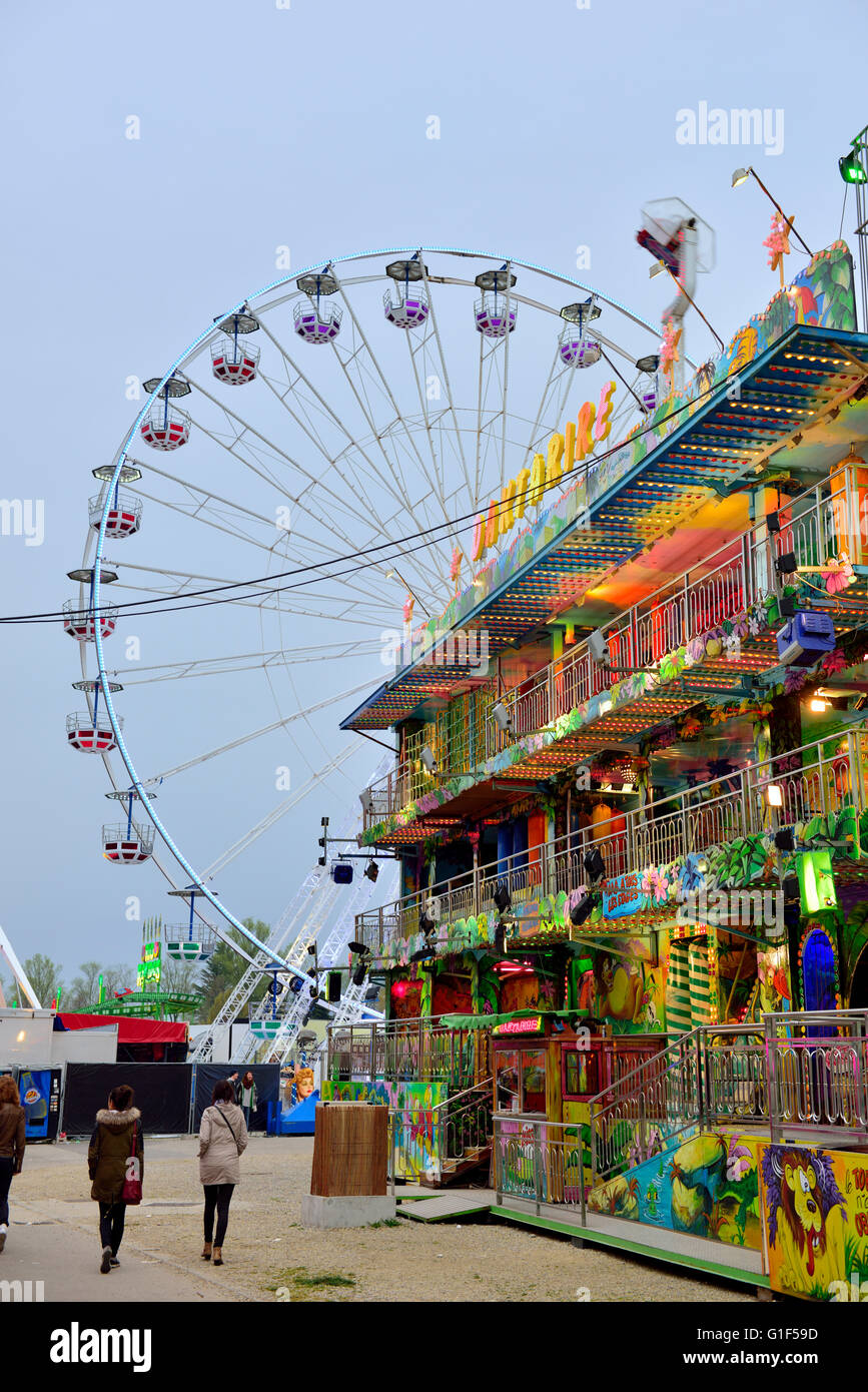 Travelling funfair hi-res stock photography and images - Alamy