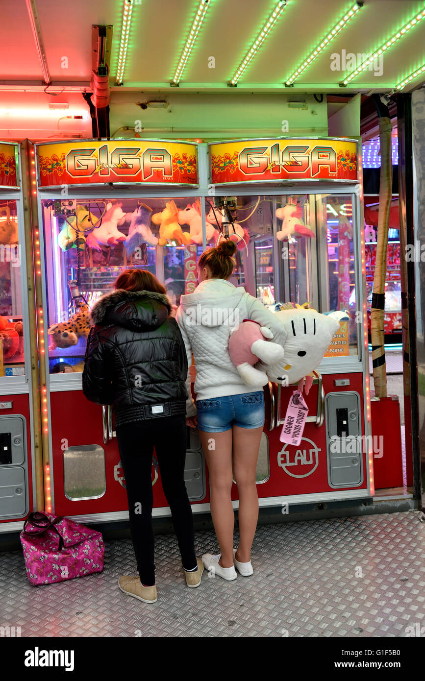Fairground grabber machine hi-res stock photography and images - Alamy