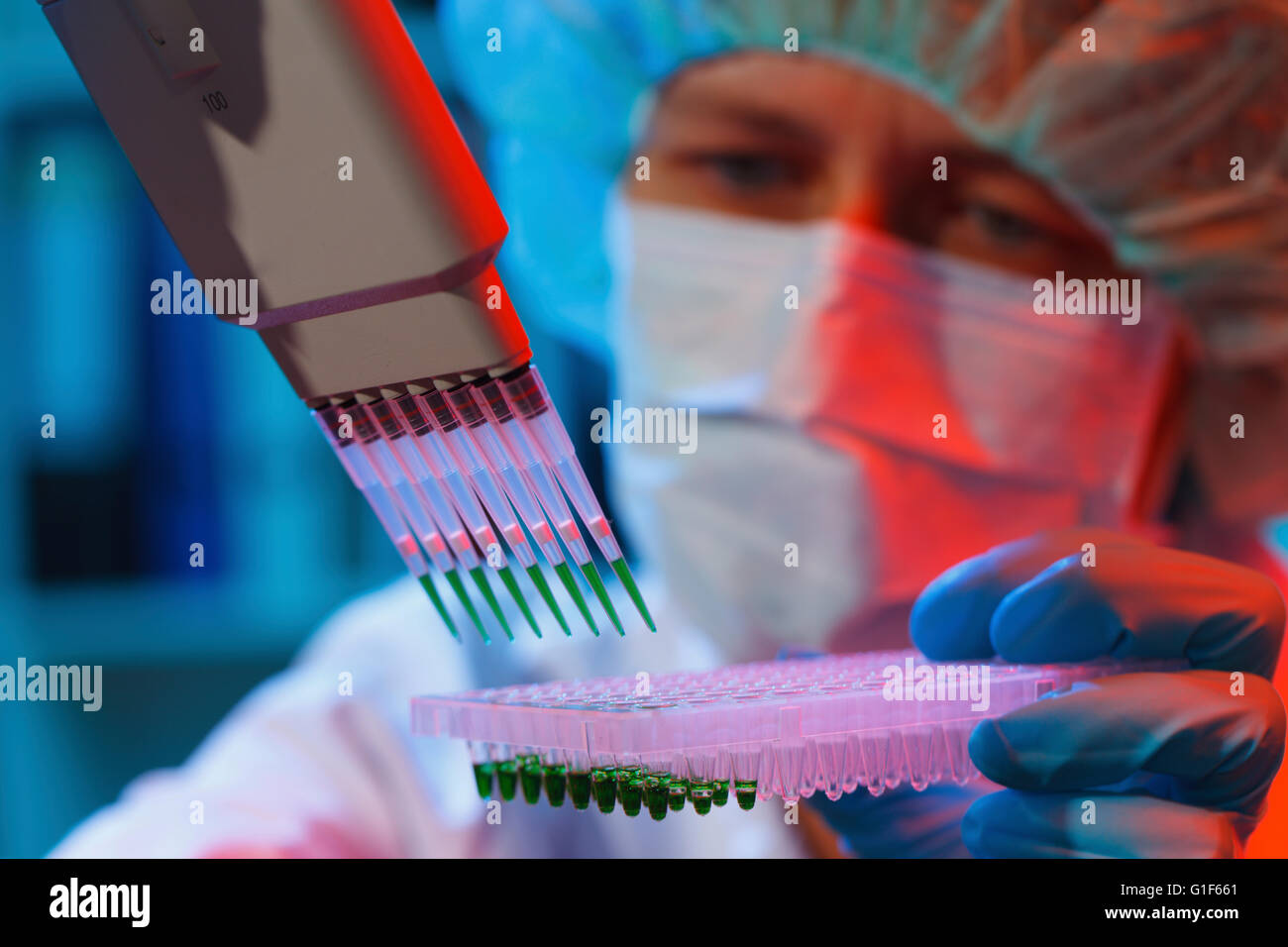 Lab assistant hi-res stock photography and images - Alamy