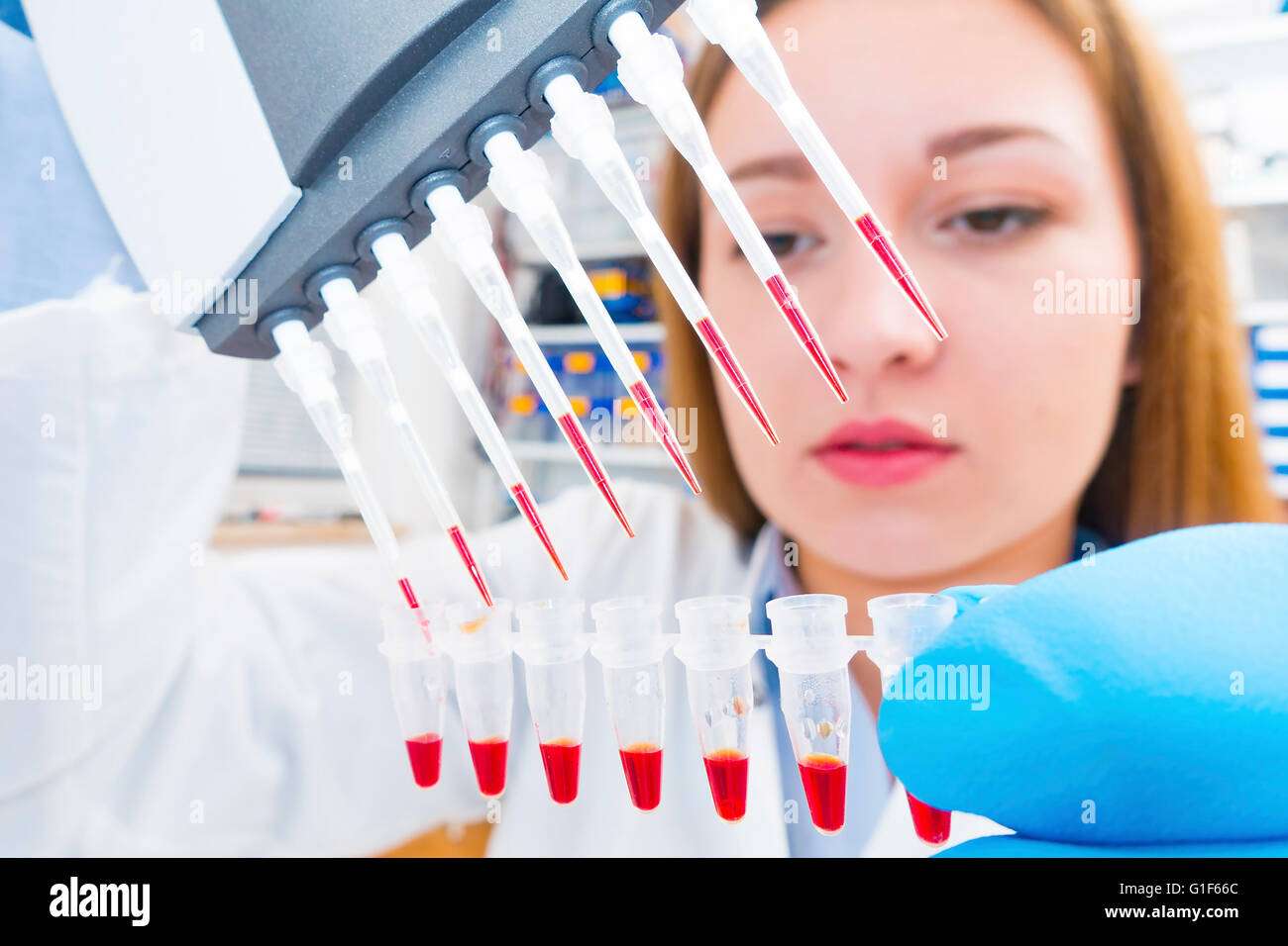 Micro pipette hi-res stock photography and images - Alamy