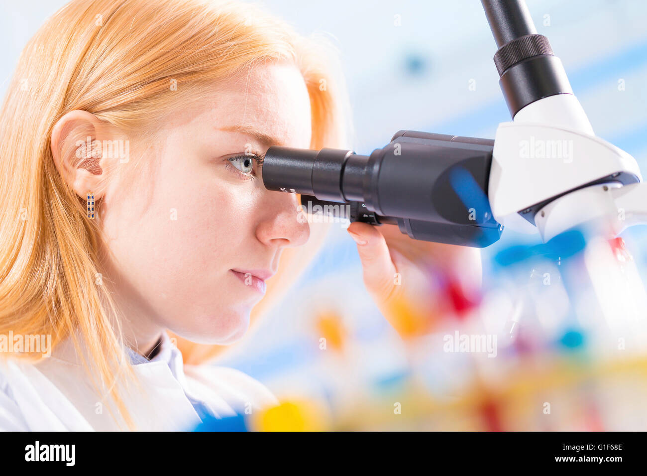 MODEL RELEASED. Female lab technician using microscope Stock Photo - Alamy