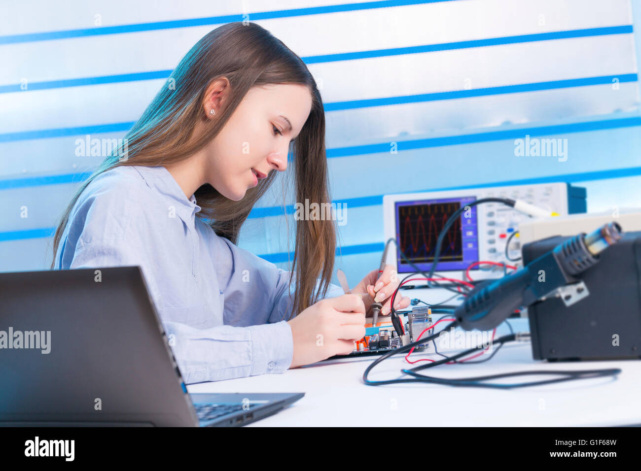 Electrical circuit engineer hi-res stock photography and images - Alamy