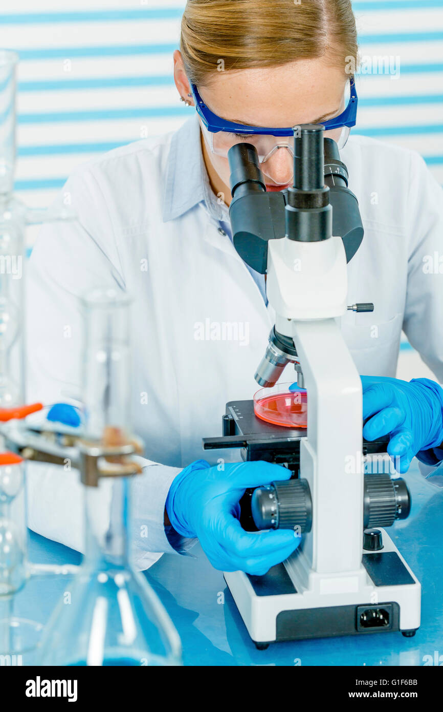 Model Released Female Scientist Using Microscope In The Laboratory