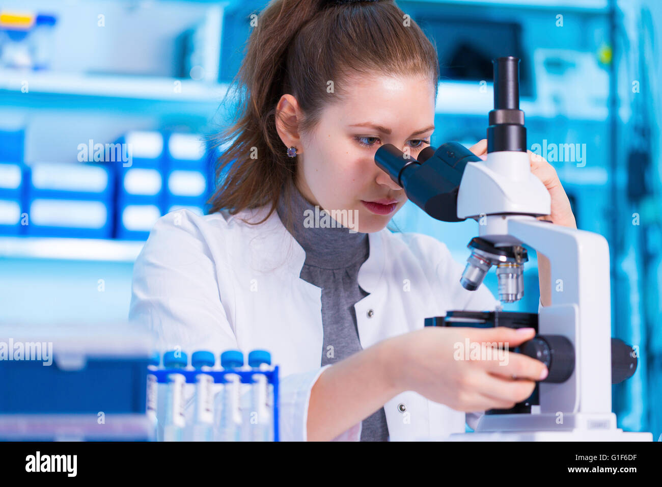 Microbiologist microscope hi-res stock photography and images - Alamy
