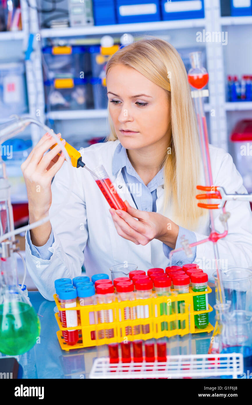 Female chemist hi-res stock photography and images - Alamy