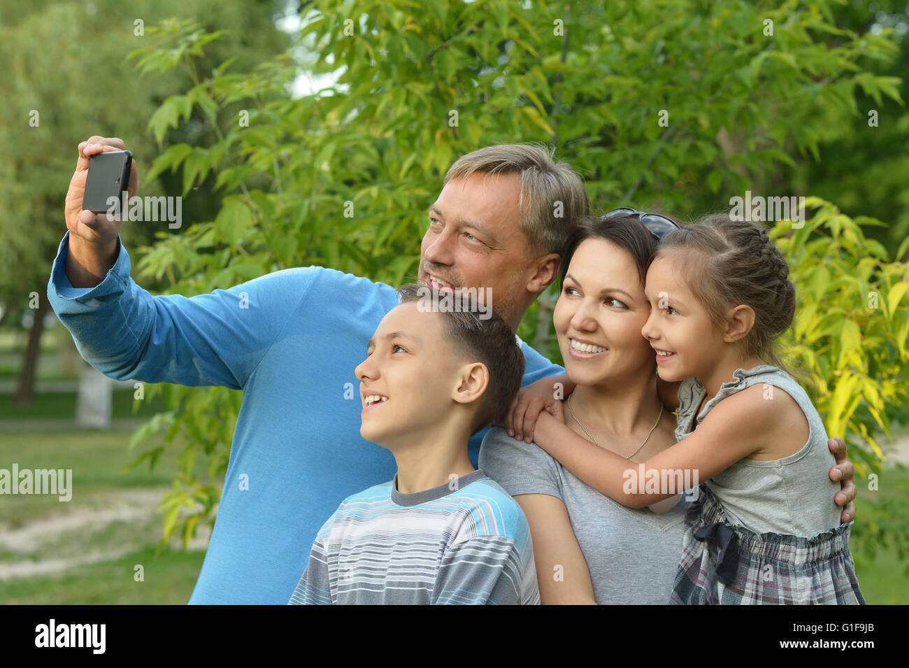 Mom taking photograph children hi-res stock photography and images - Alamy