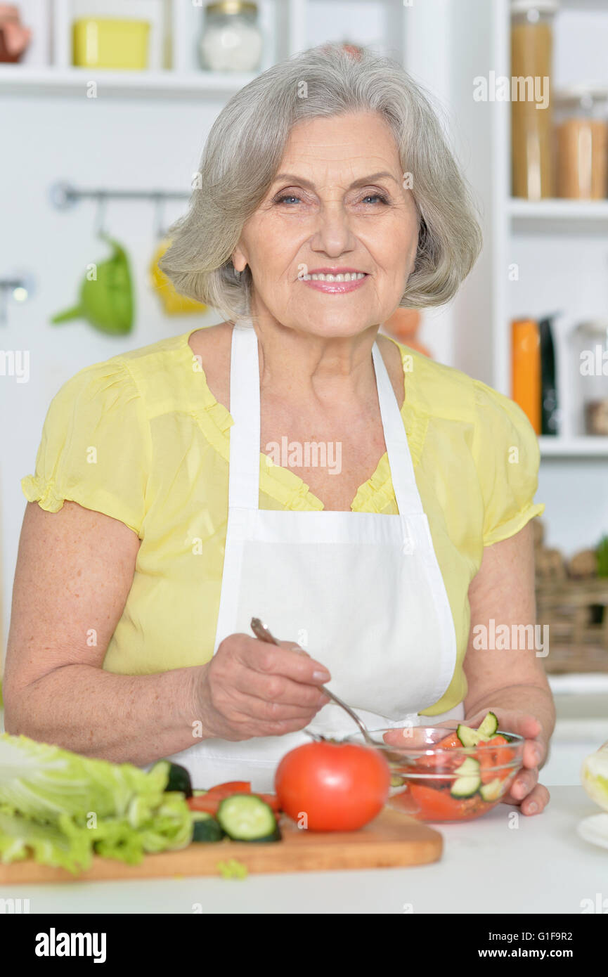 Senior woman cooking in kitchen Stock Photo - Alamy