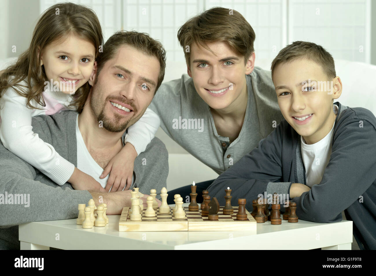 Family playing chess at home Stock Photo - Alamy