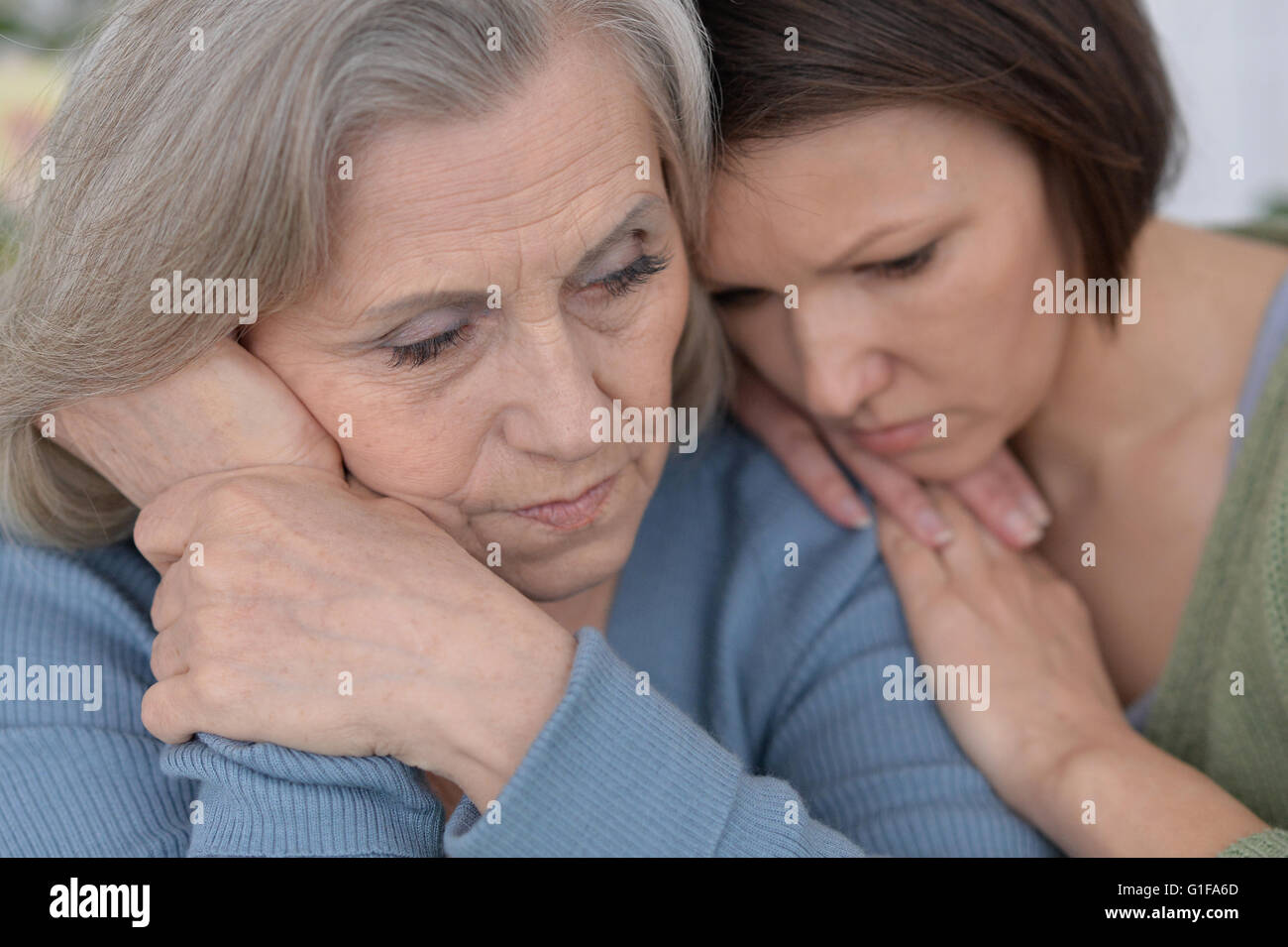 Poor mother caucasian hi-res stock photography and images - Alamy