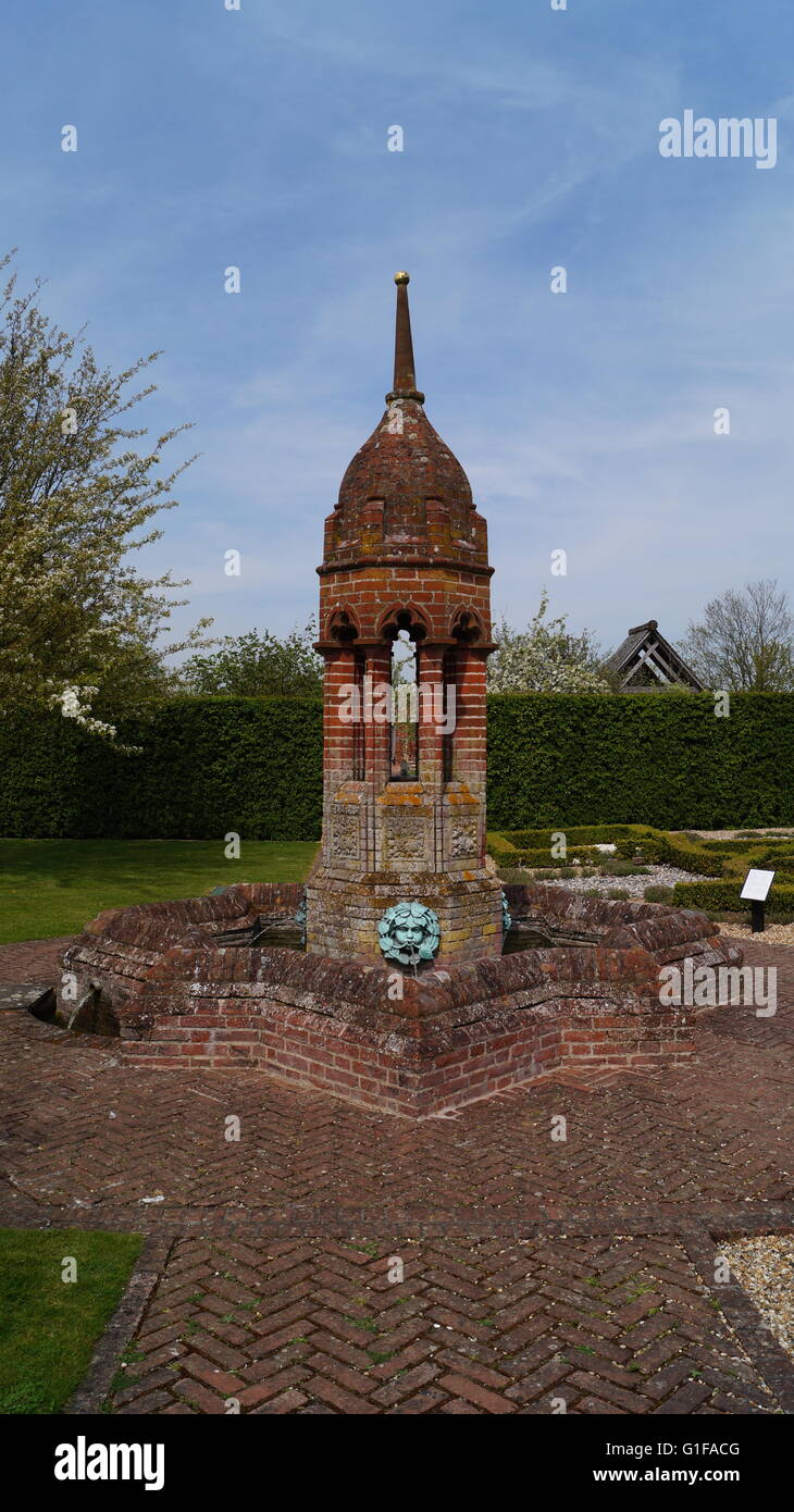 The fountain at Cressing Temple Stock Photo - Alamy