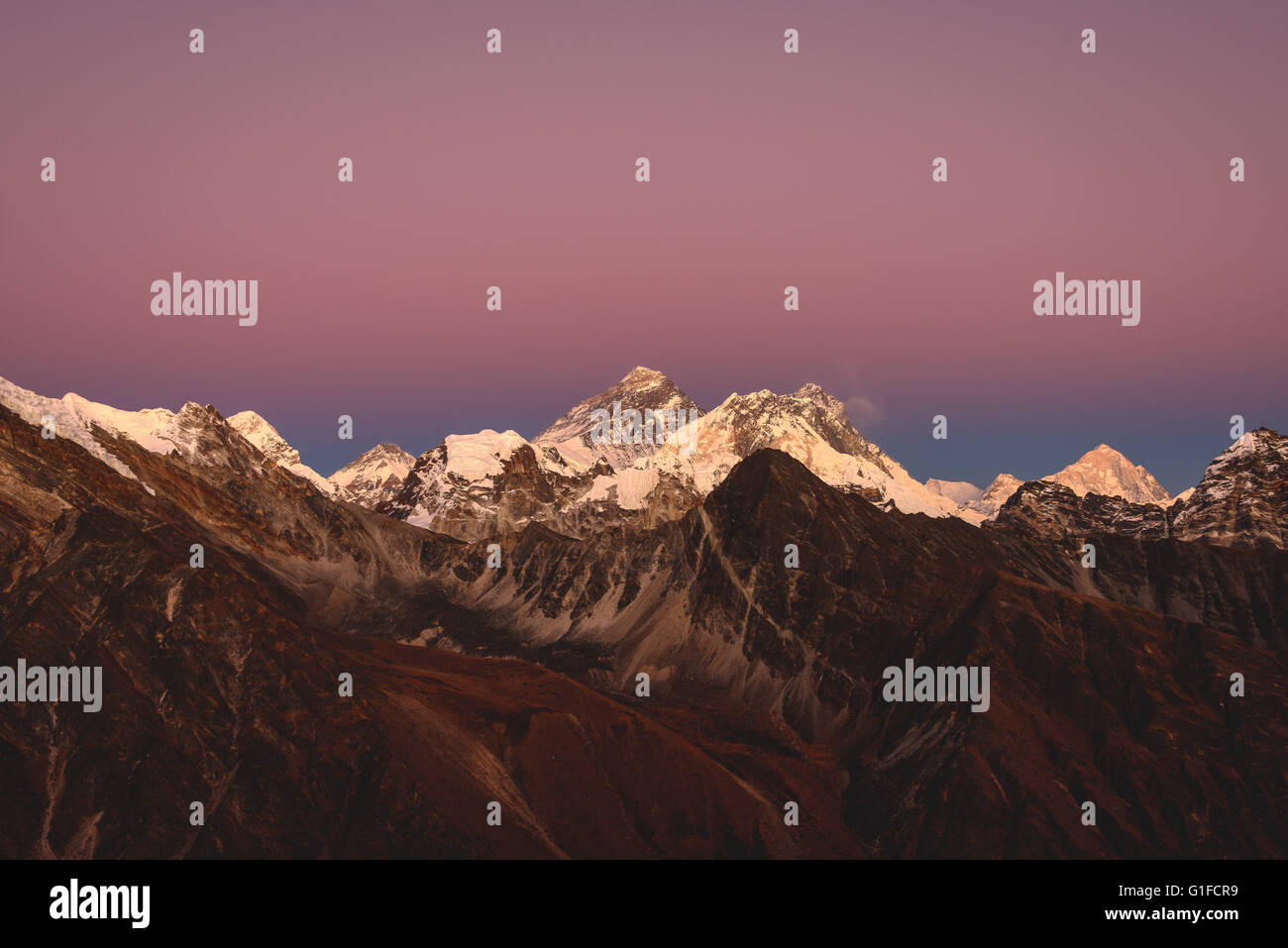 Mount everest sunset hi-res stock photography and images - Alamy