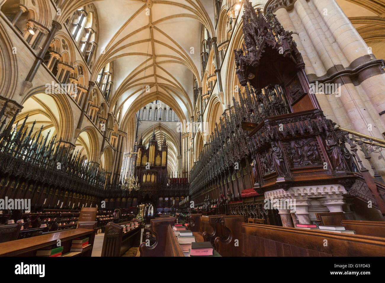 Organ in Lincoln Cathedral choir , Stalls St Hugh's Choir, Lincoln ...
