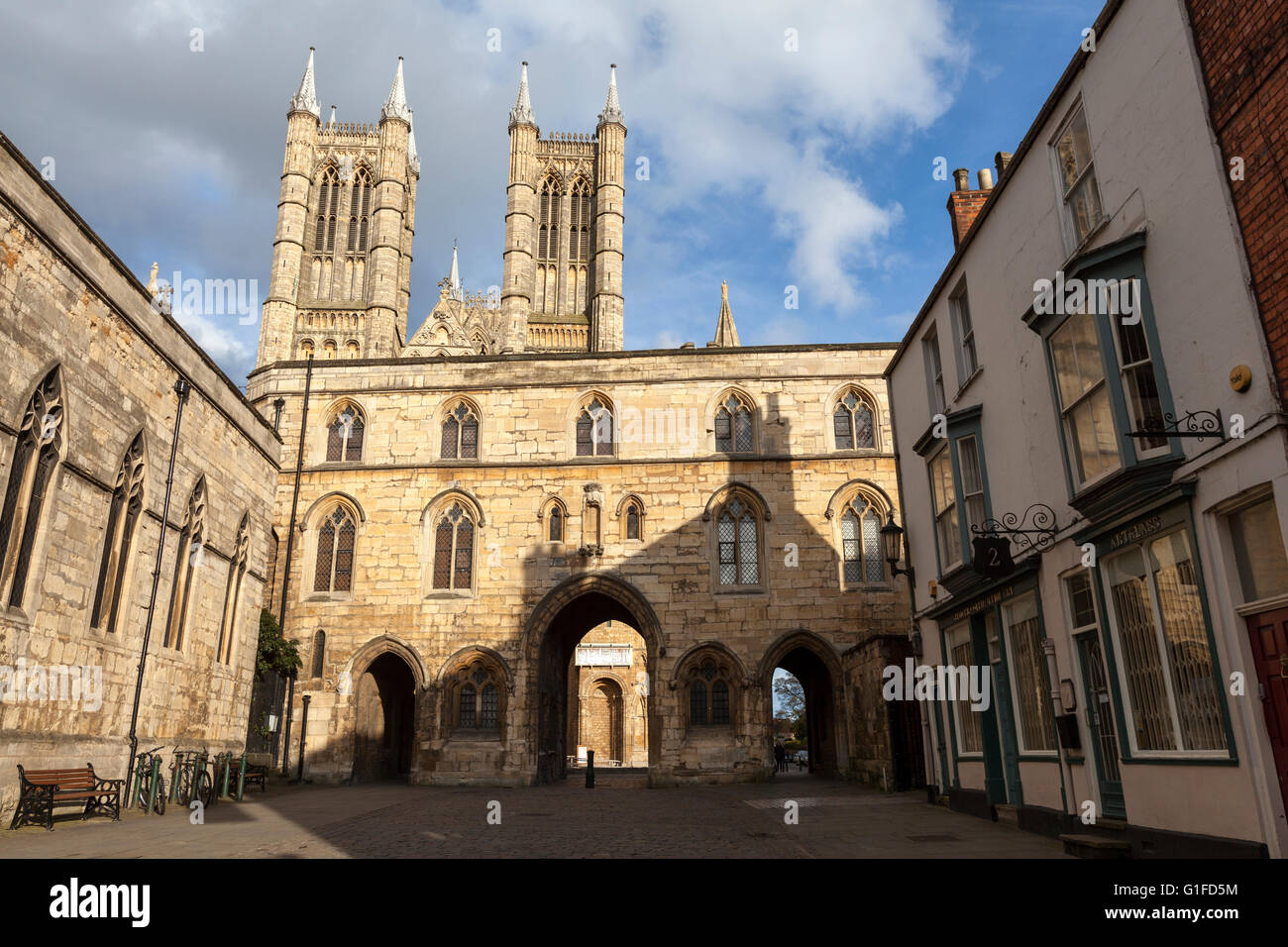 West front of lincoln cathedral hi-res stock photography and images - Alamy