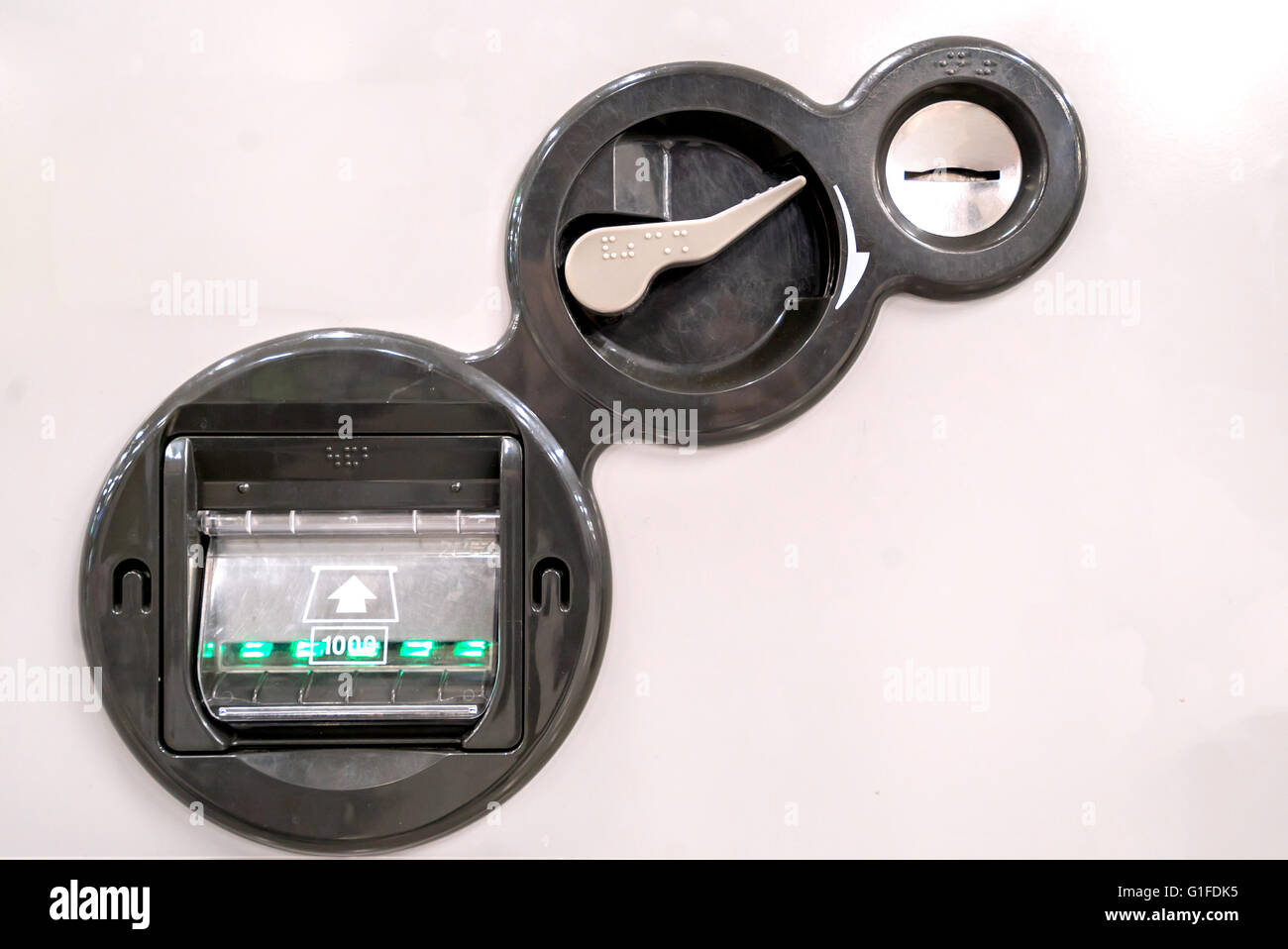 vending Machine coin and banknote insert space Stock Photo - Alamy