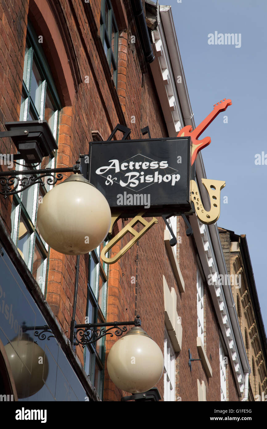 Actress & Bishop Pub Sign; Birmingham, England, UK Stock Photo - Alamy