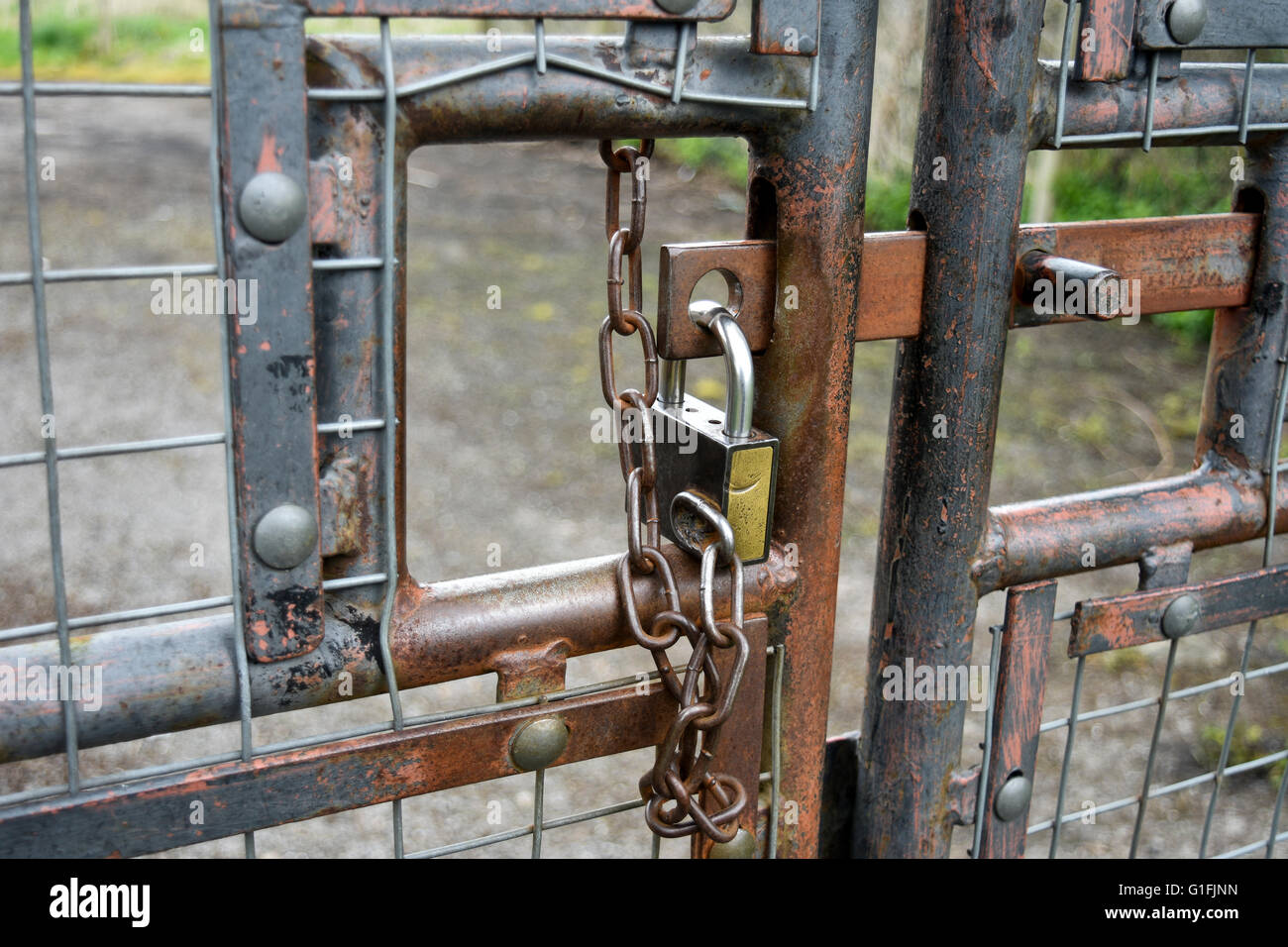 Metal gates prison hi-res stock photography and images - Alamy