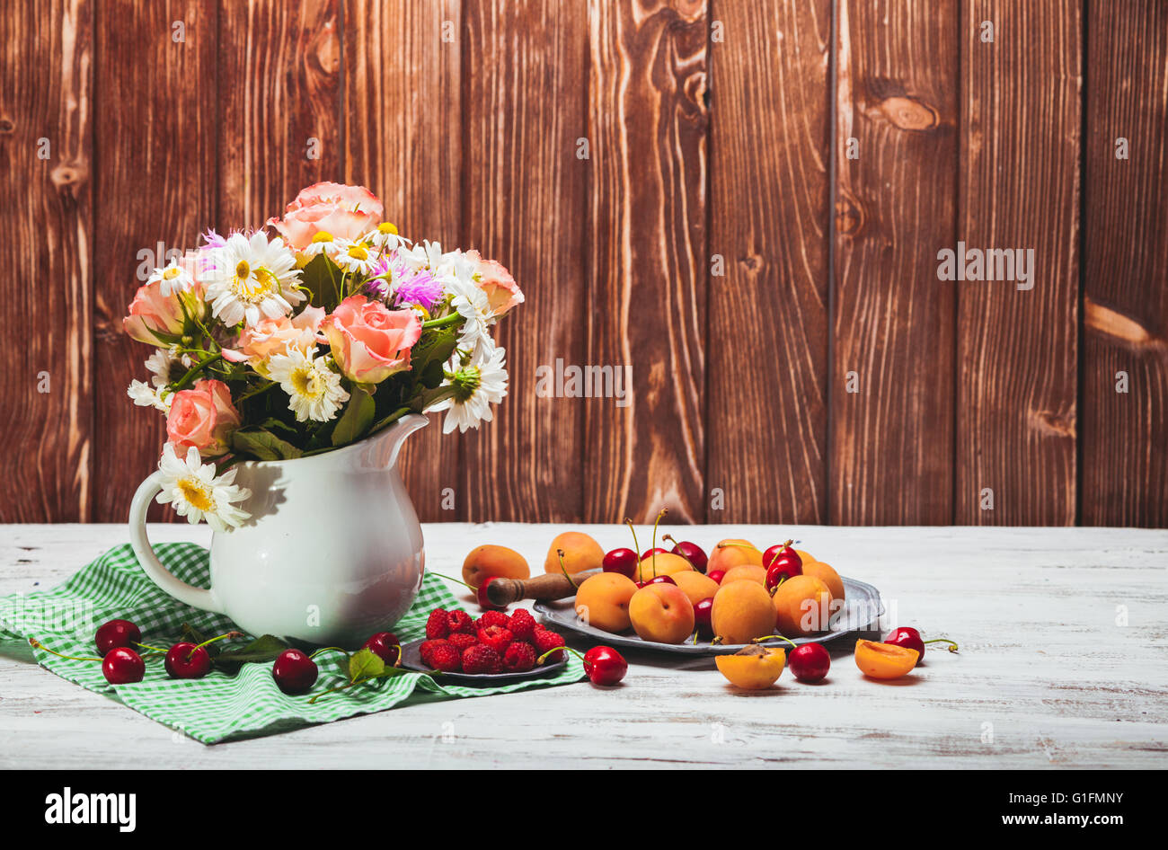 Summer still life Stock Photo - Alamy