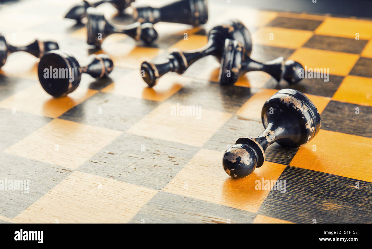 Chess figures defeated Stock Photo - Alamy