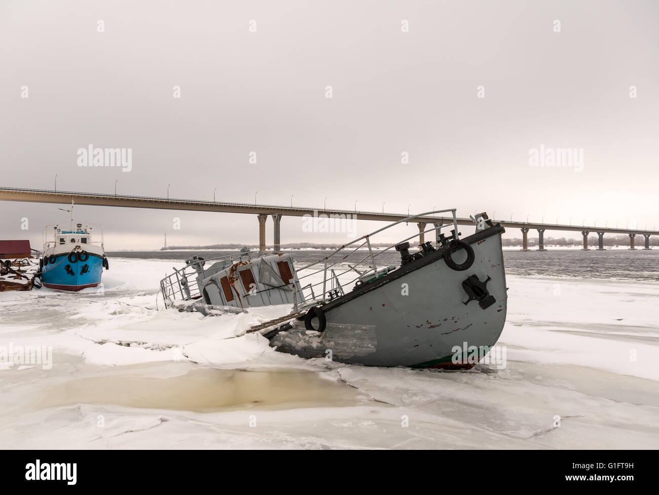 Frozen shipwreck hi-res stock photography and images - Alamy