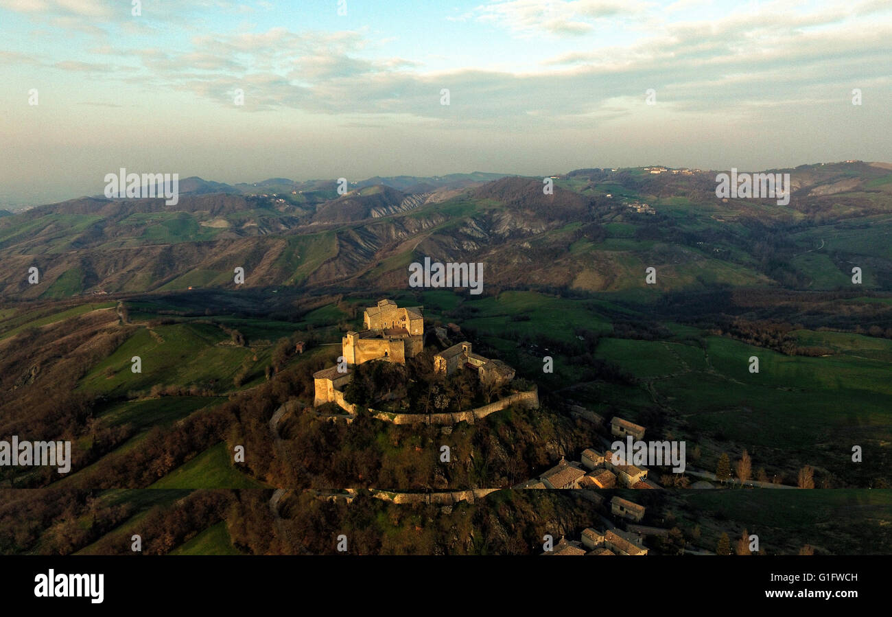 Rossena castle, Reggio Emilia, Italy Stock Photo - Alamy
