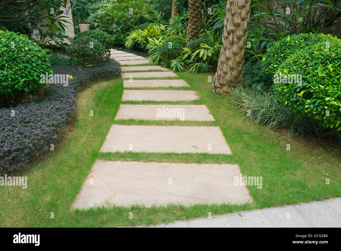 outdoor pathway in a garden Stock Photo - Alamy