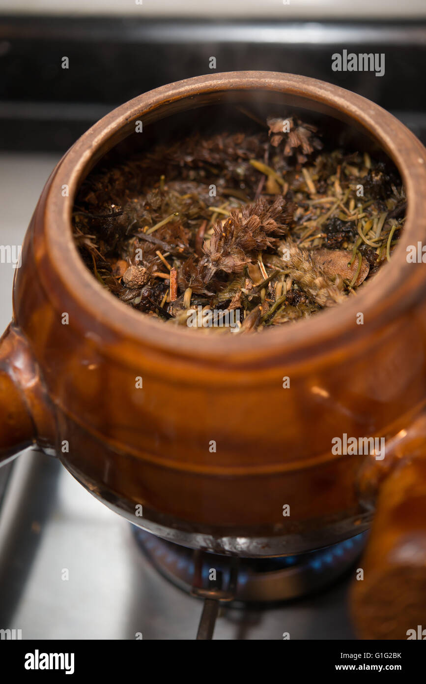 Pot on burner hi-res stock photography and images - Alamy