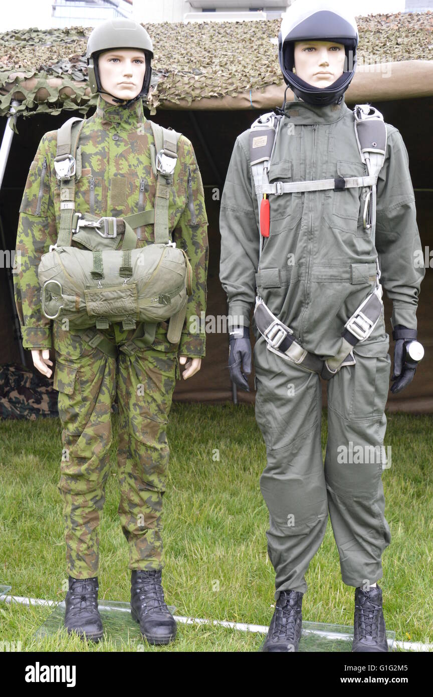 Mannequins dressed in military dress Stock Photo - Alamy
