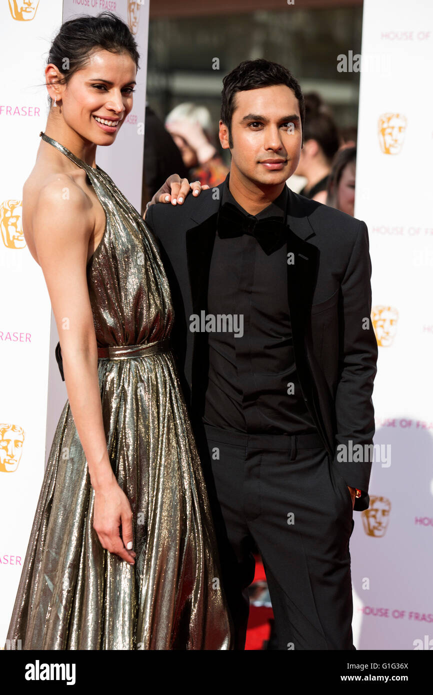 Neha Kapur And Kunal Nayyar Kiss