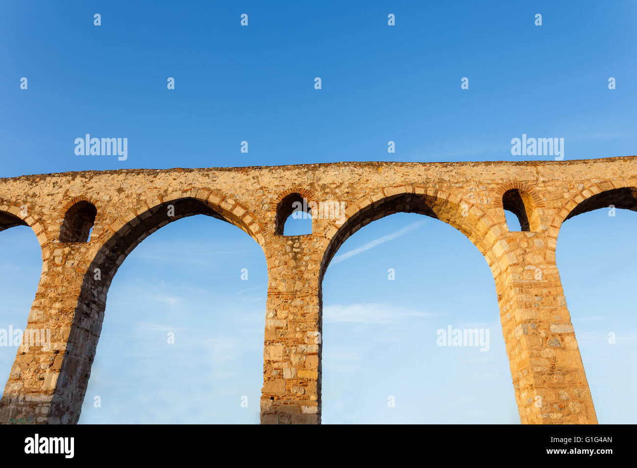 Brick aqueduct arches hi-res stock photography and images - Alamy