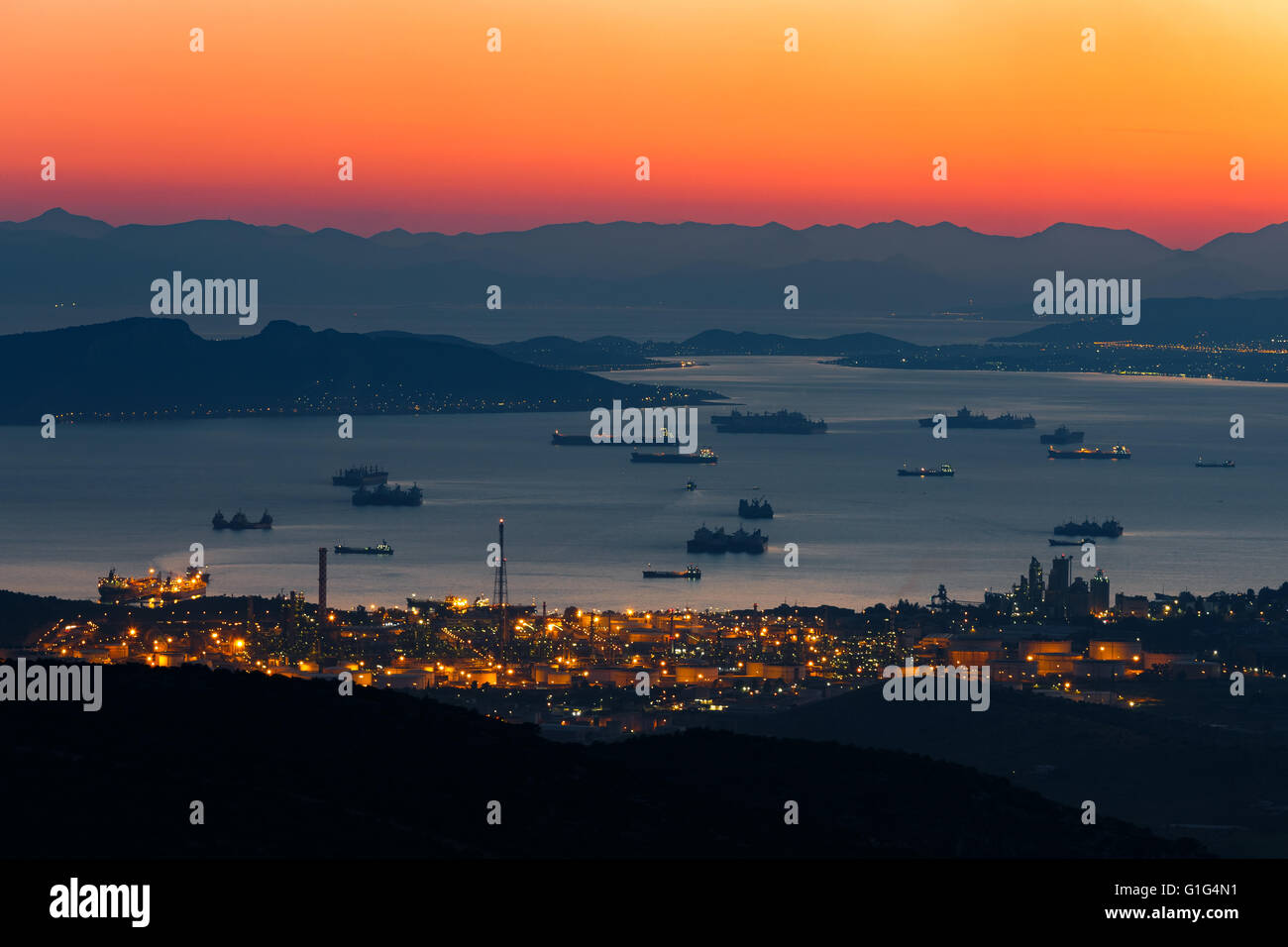 Sunset with street lights hi-res stock photography and images - Alamy